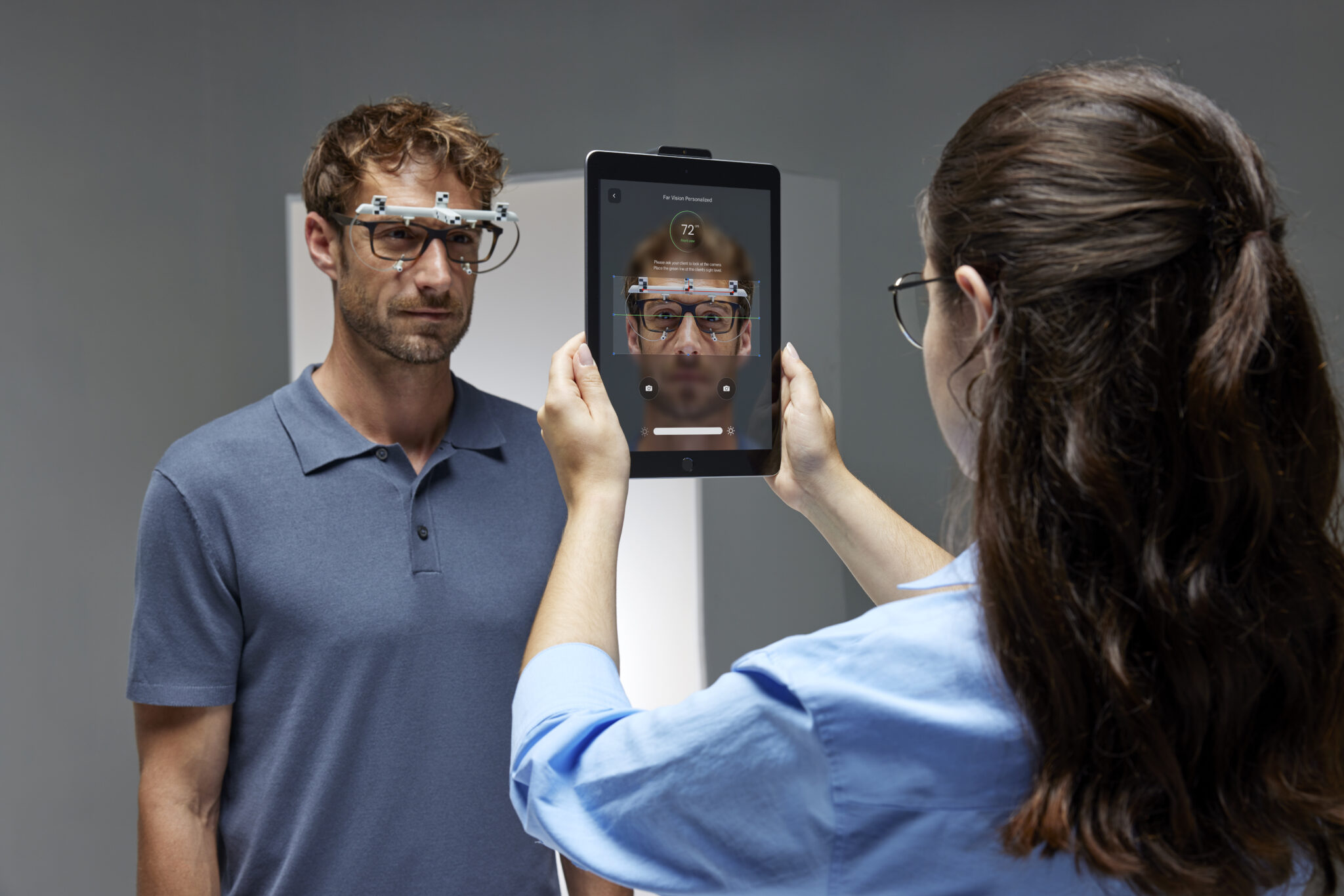 EYE-RULER 2 w iPad - Essilor Instruments USA