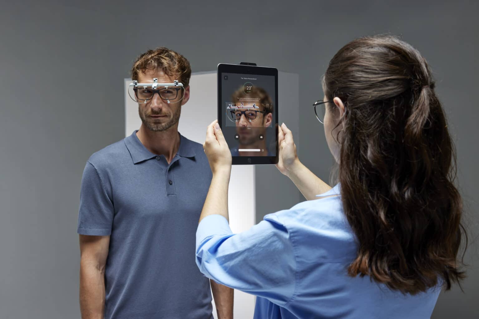 EYE-RULER 2 w iPad - Essilor Instruments USA