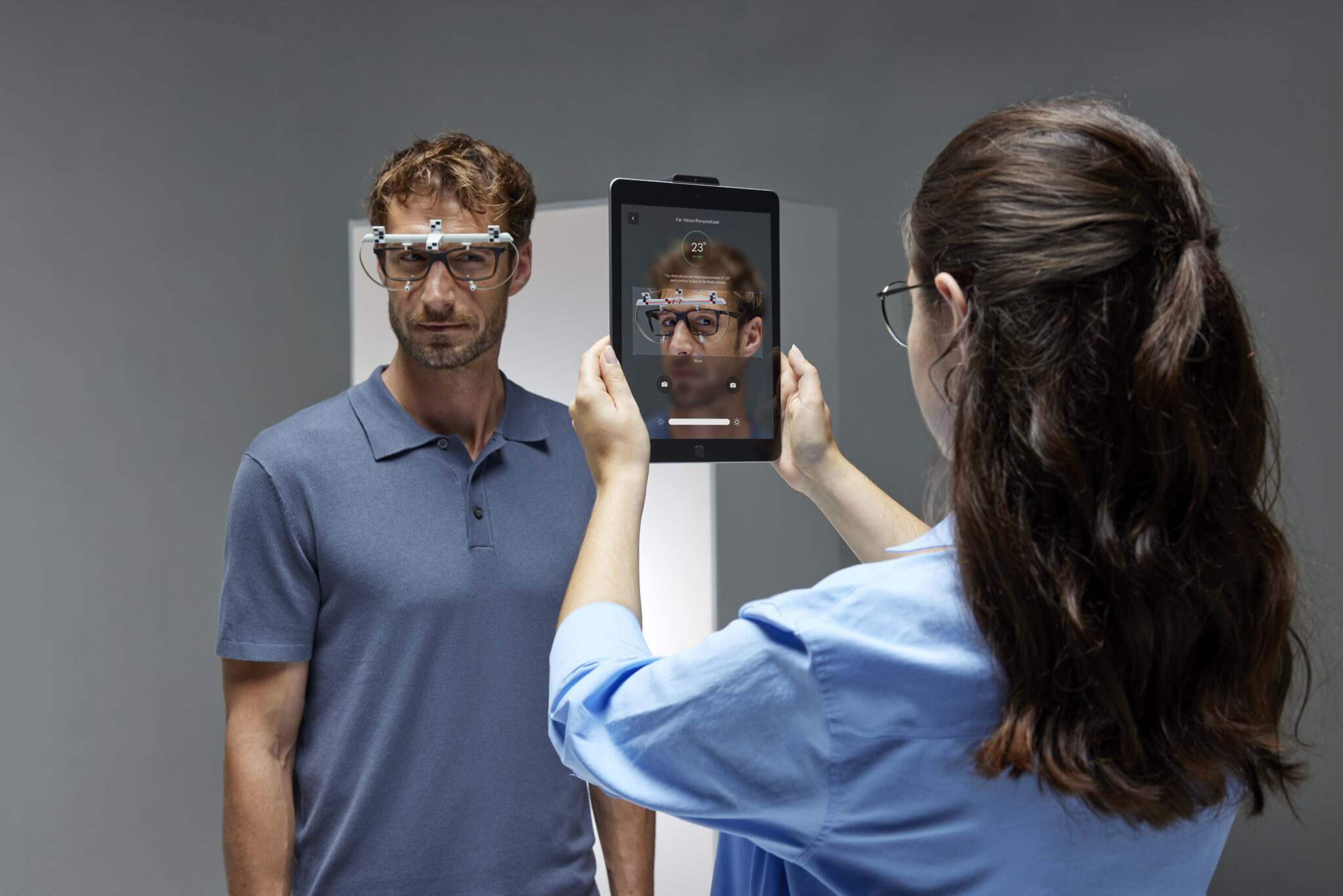 EYE-RULER 2 w iPad - Essilor Instruments USA