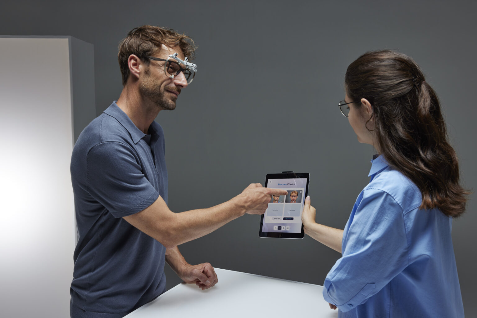 EYE-RULER 2 w iPad - Essilor Instruments USA