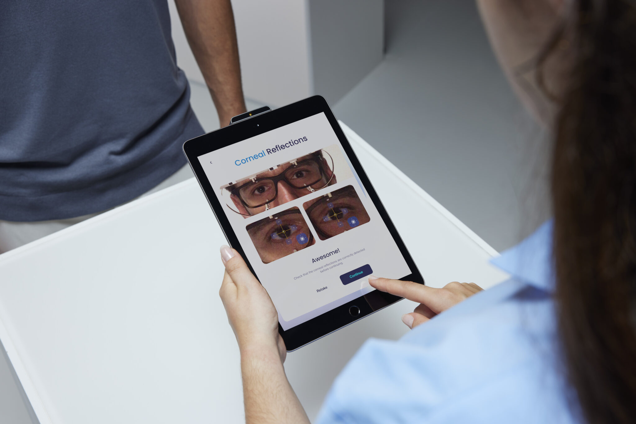 EYE-RULER 2 w iPad - Essilor Instruments USA