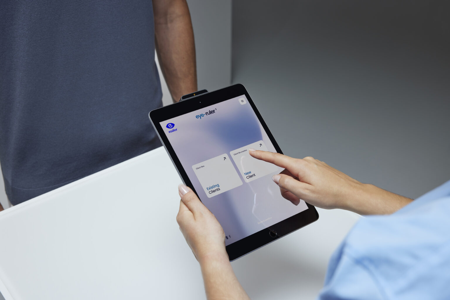 EYE-RULER 2 w iPad - Essilor Instruments USA